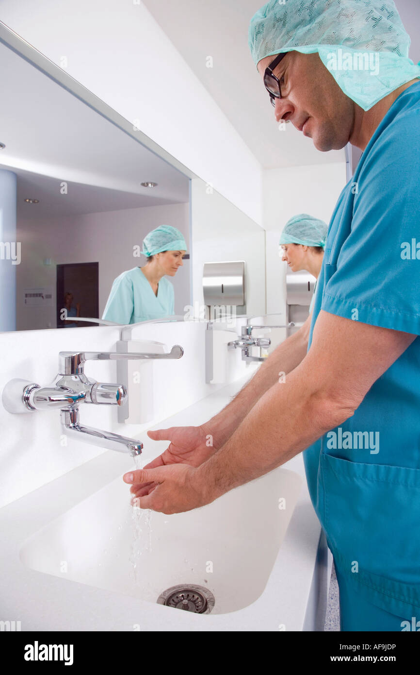 Surgeon washing his hands Stock Photo - Alamy