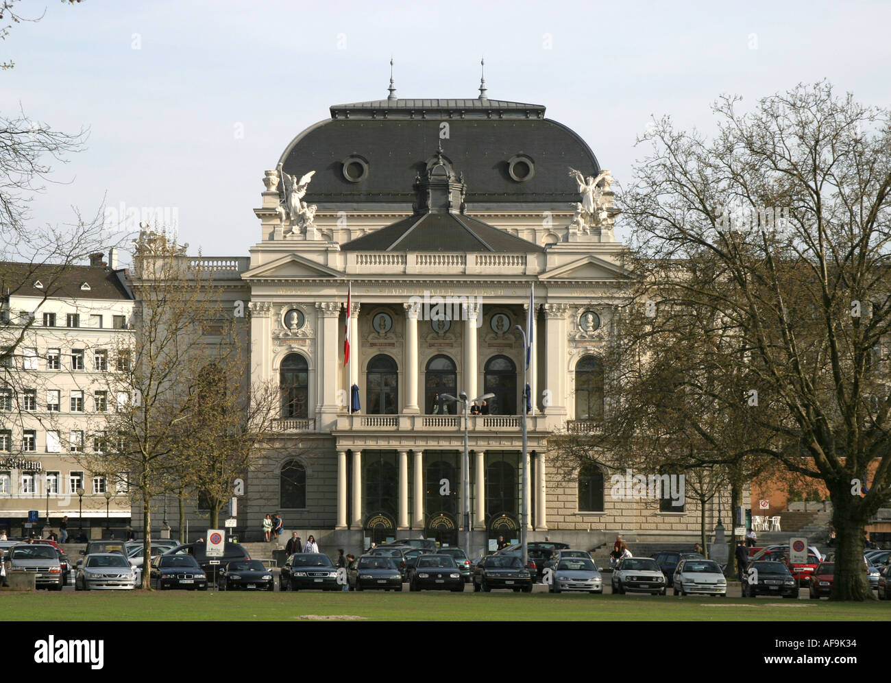 Facade of the Zurich Opera house Stock Photo - Alamy Facade of the Zurich Opera house Stock Photo - Alamy