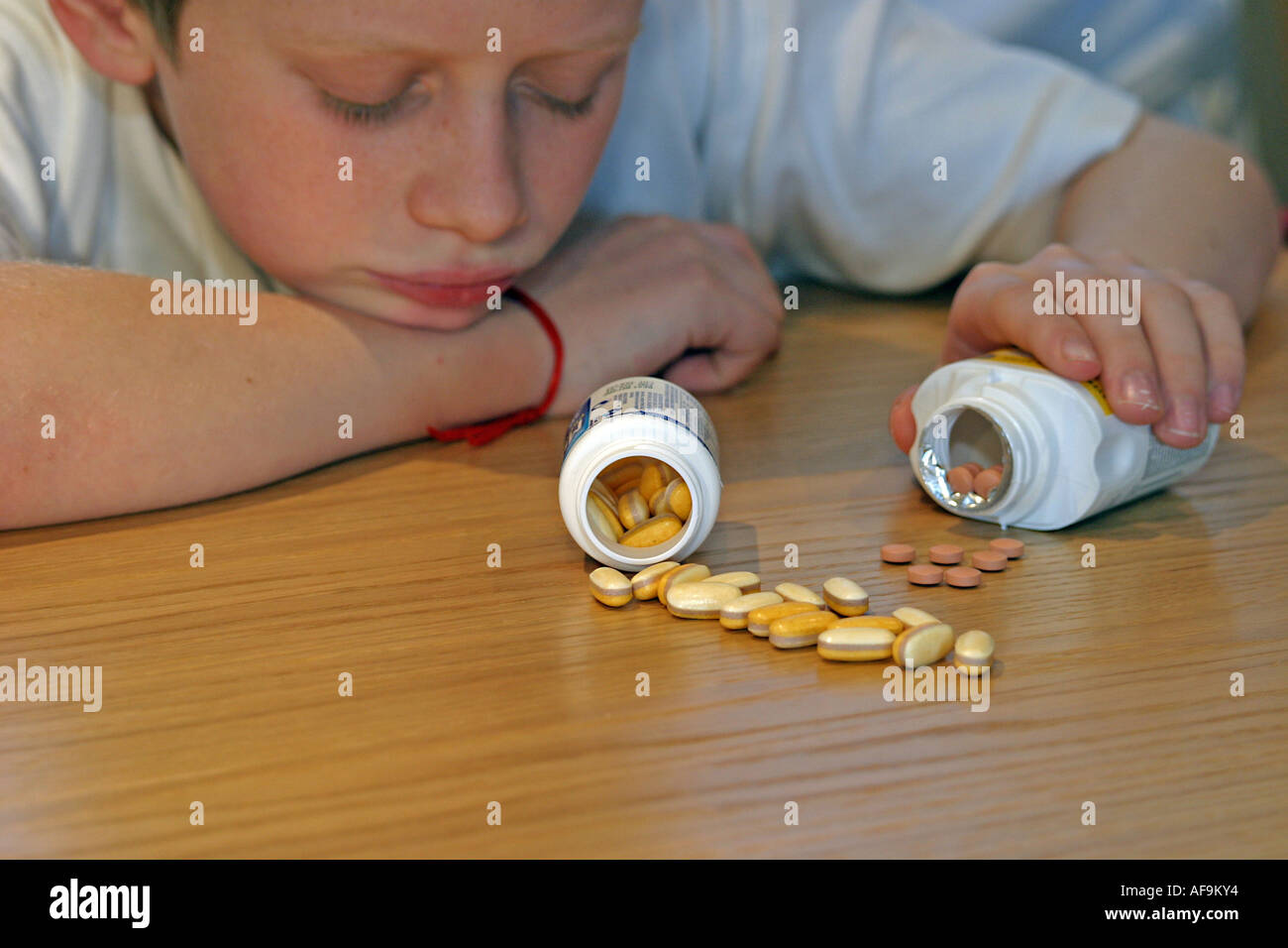 Old and yound hi-res stock photography and images - Alamy