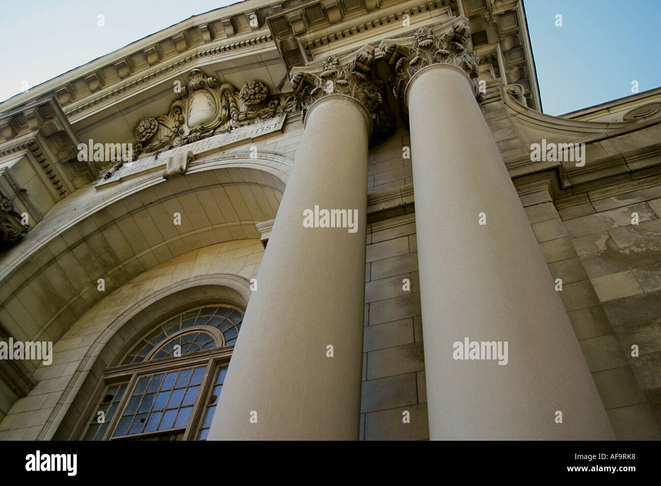 Cornice columns hi-res stock photography and images - Alamy