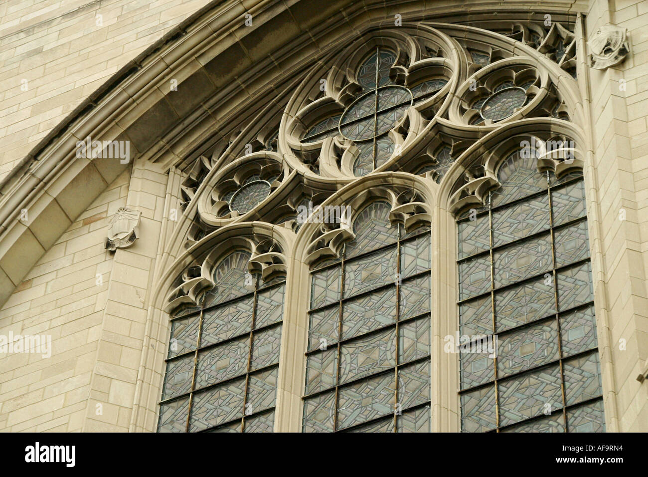 University chicago gothic building exterior hi-res stock photography ...