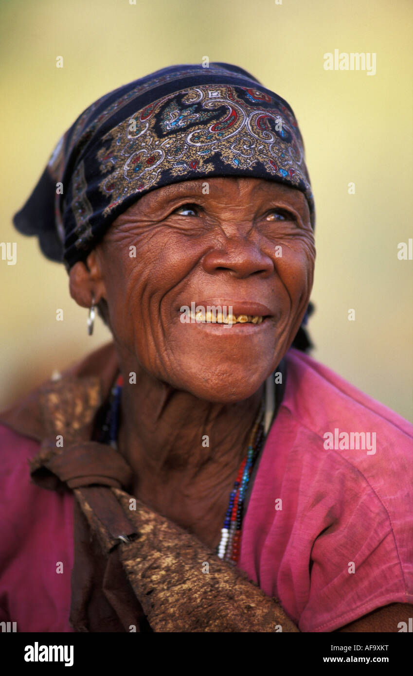 Portrait of old Kua bushman woman, Molapo, Central Kalahari G.R ...