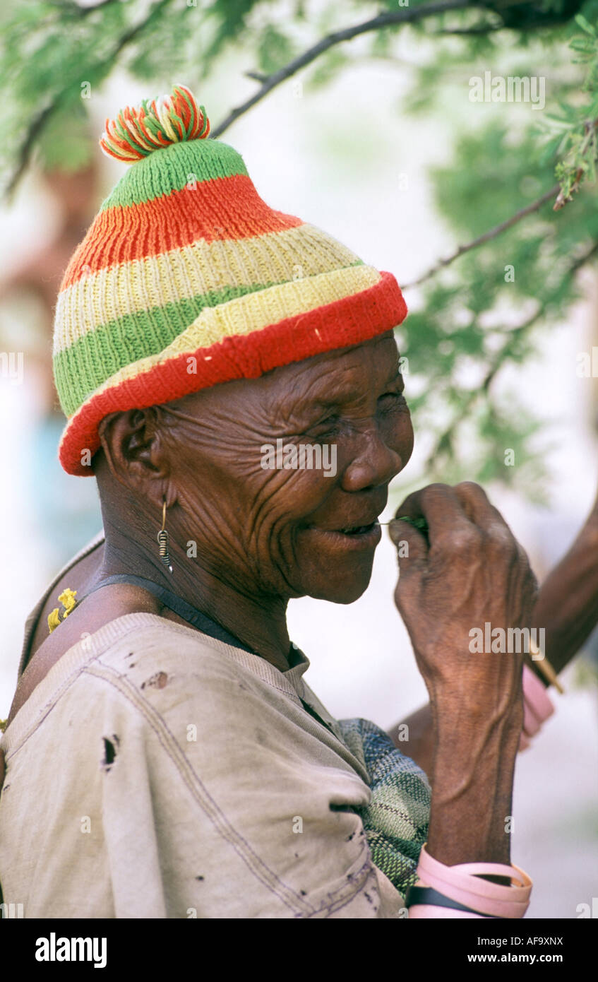 Old bushmen woman hi-res stock photography and images - Alamy