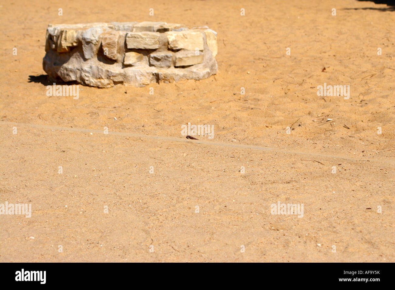 small well in a desert Stock Photo - Alamy
