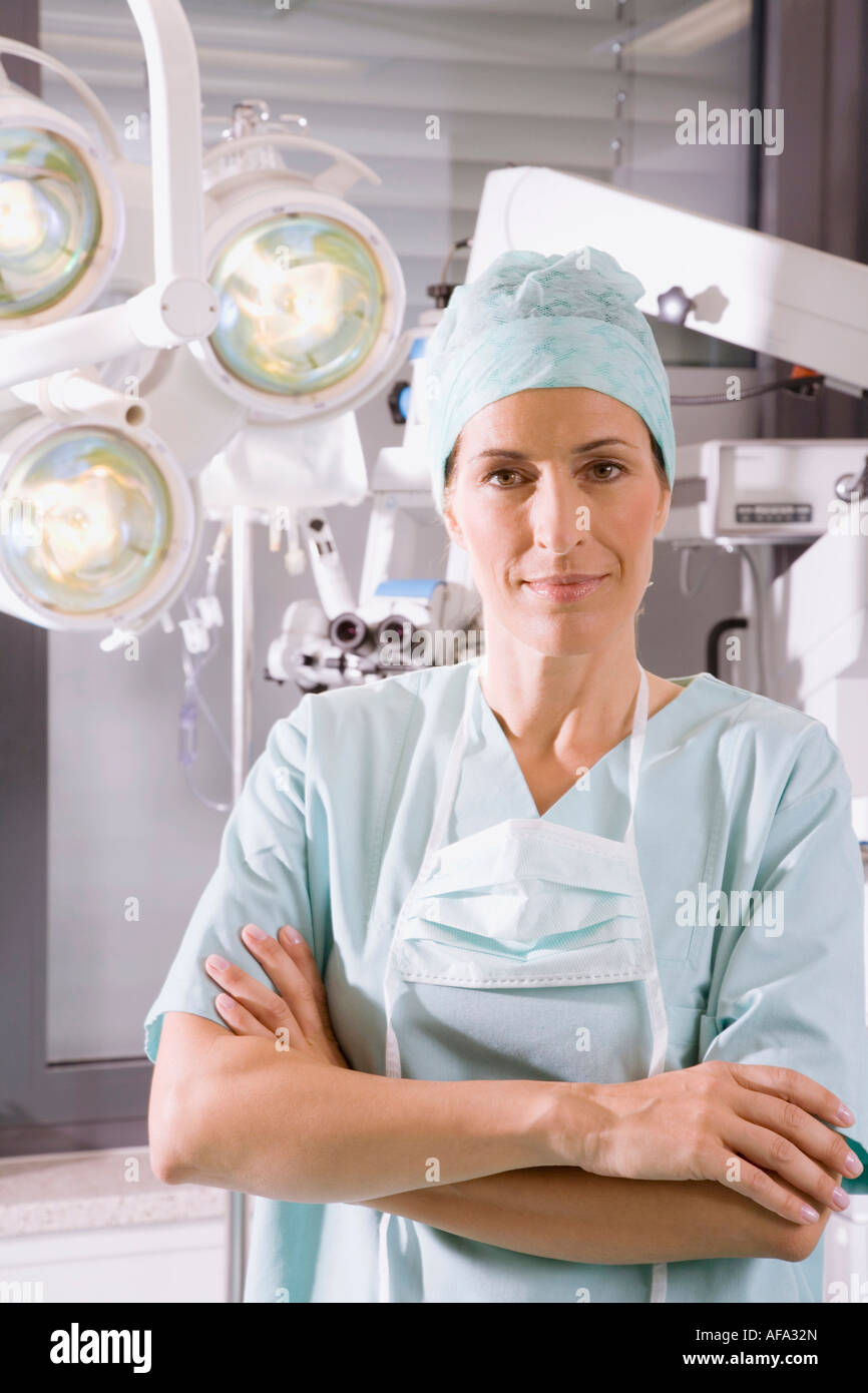 Female Surgeon in Operating Room Stock Photo - Alamy