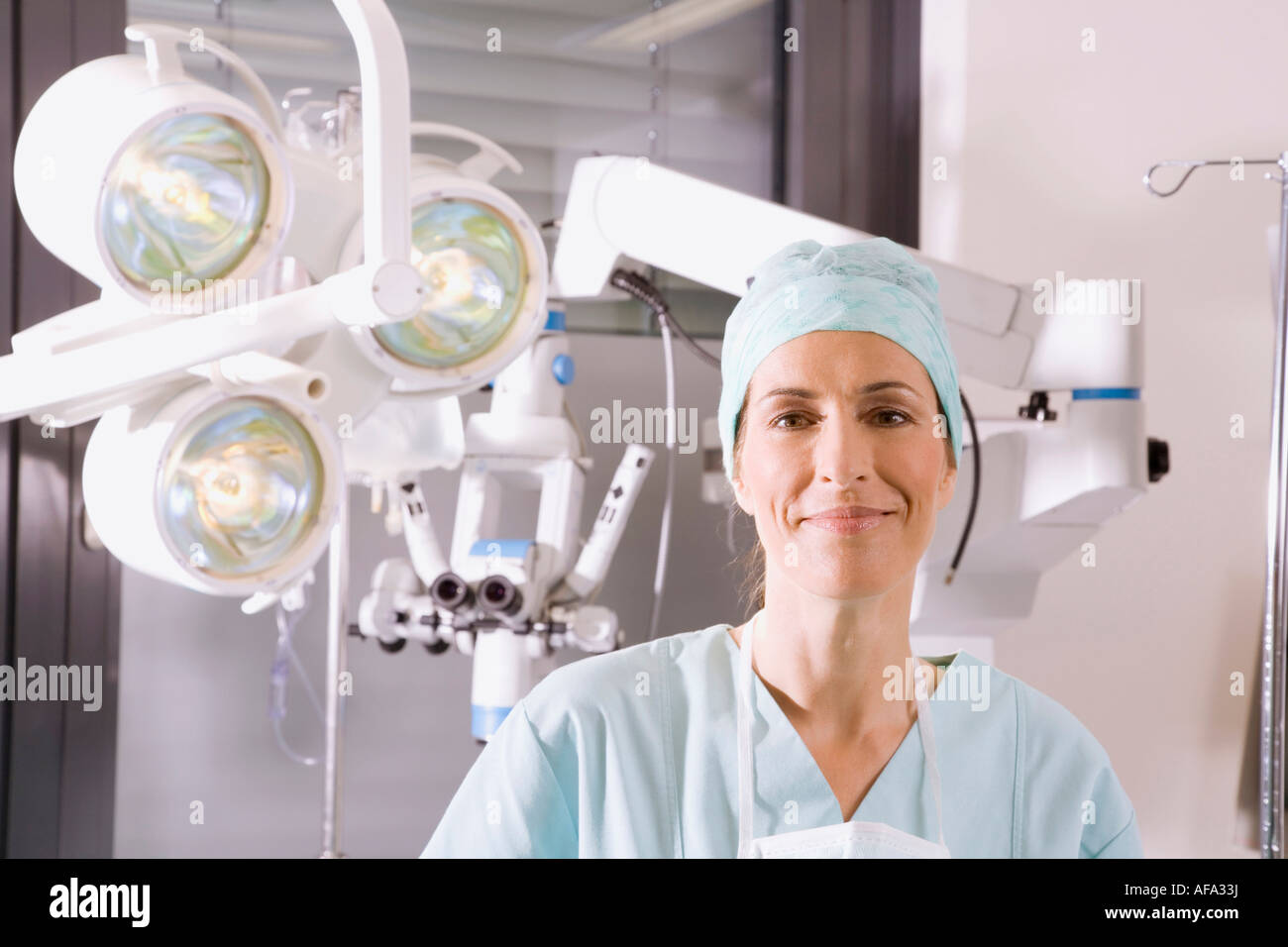 Female Surgeon in Operating Room Stock Photo - Alamy