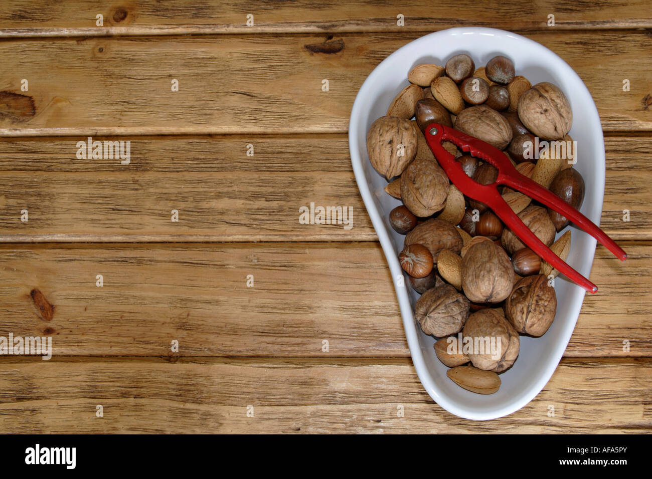 Bowl of mixed nuts and cracker close up Stock Photo - Alamy