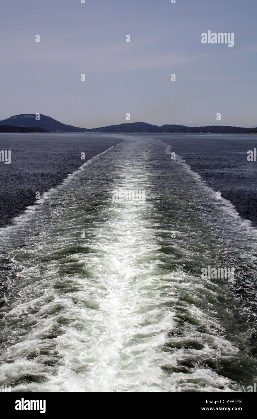 Ship's wake on passage through series of islands Stock Photo - Alamy