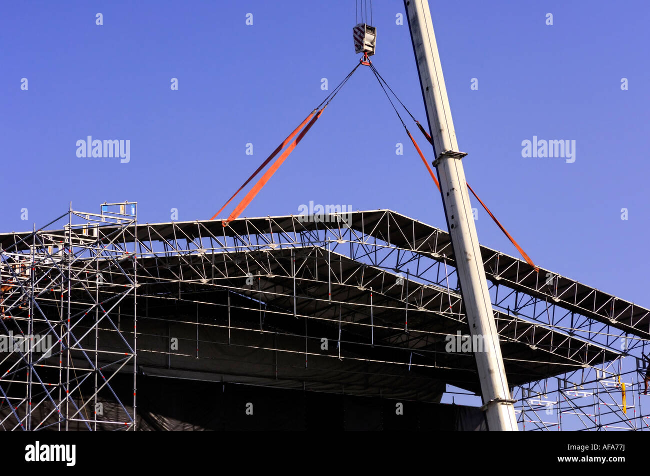 Roof truss lifting hi-res stock photography and images - Alamy