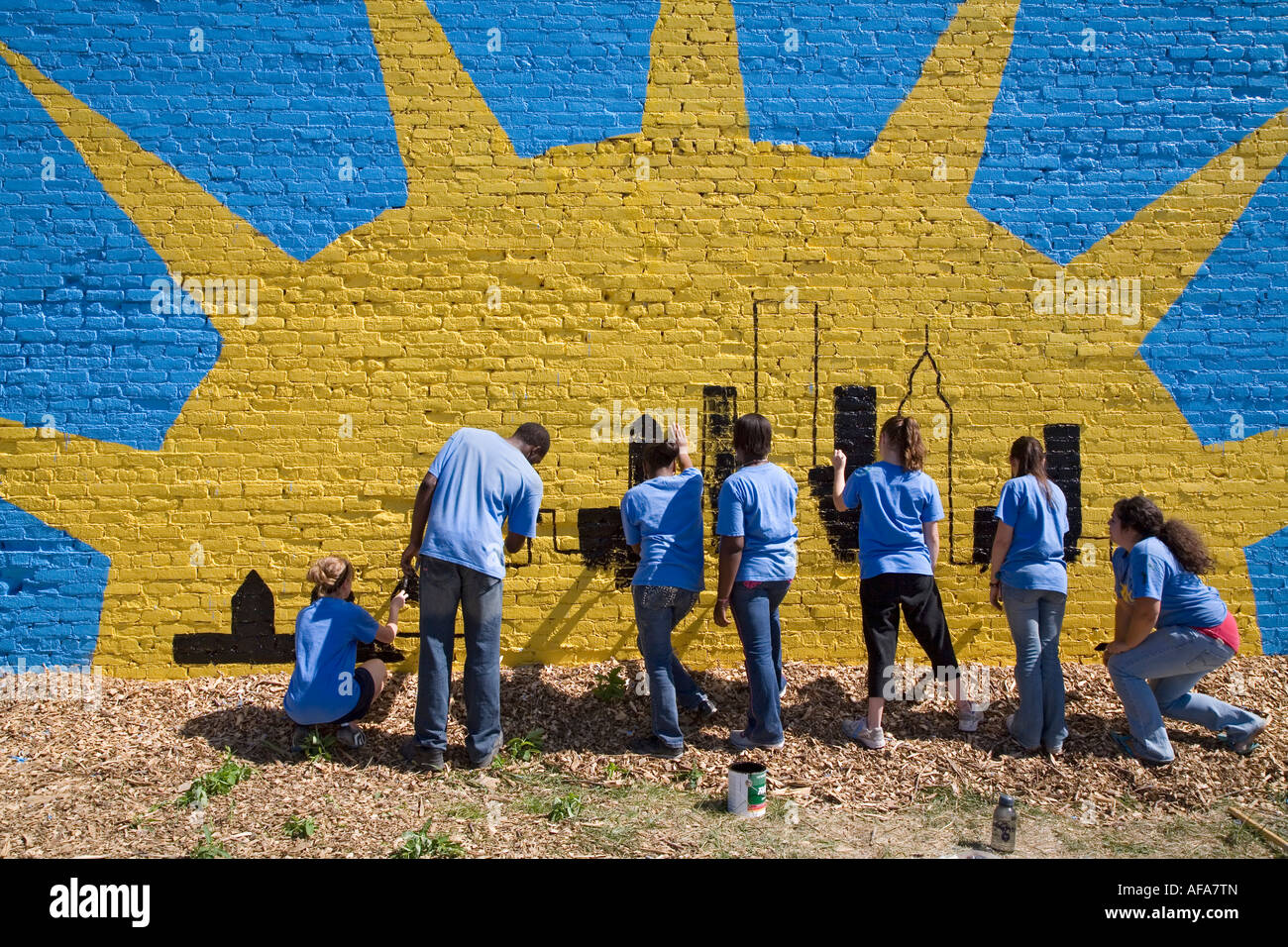 Youth Volunteers Paint Wall Stock Photo - Alamy