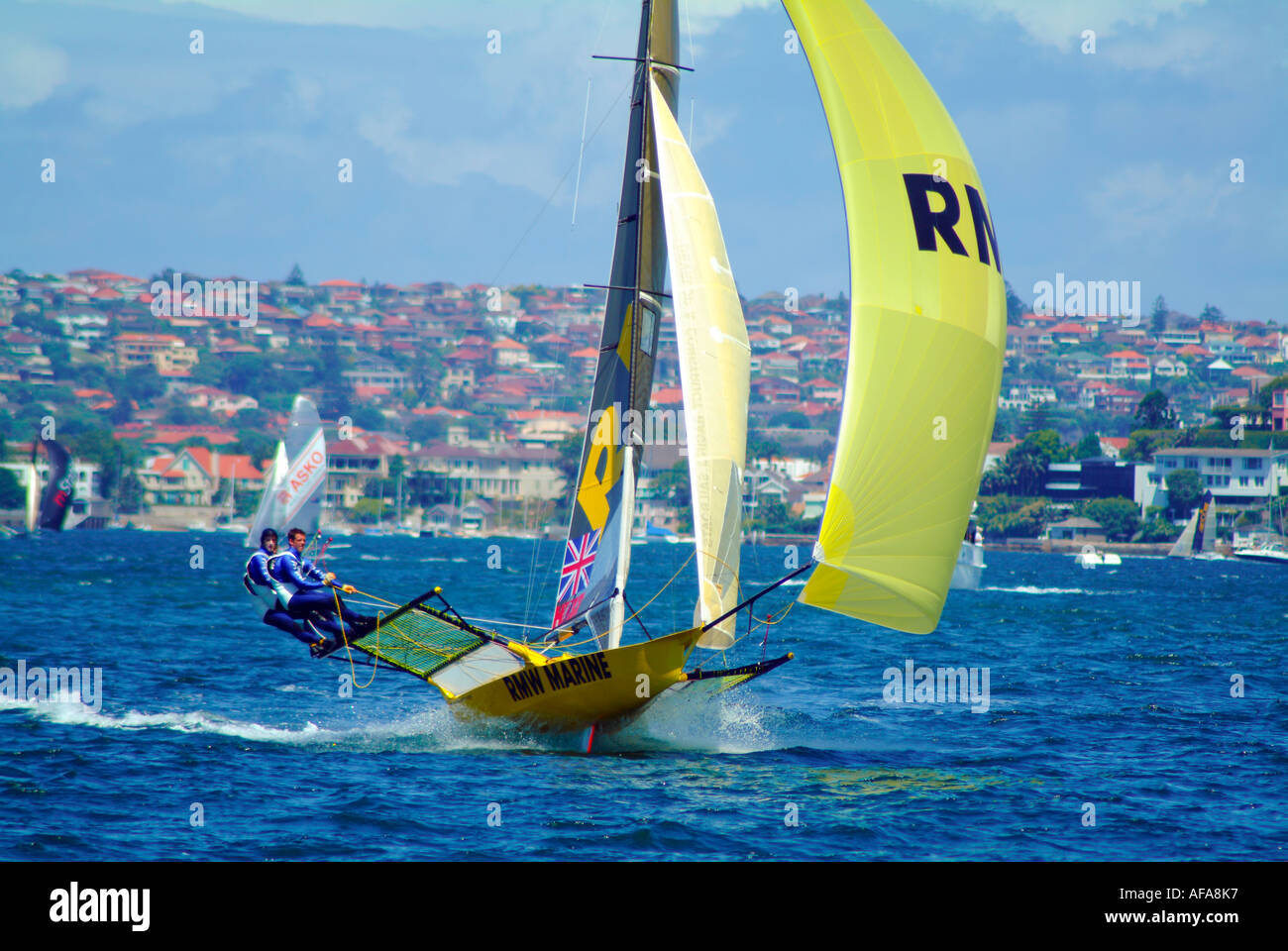 18 foot skiff sailing on sydney harbour australia Stock Photo - Alamy