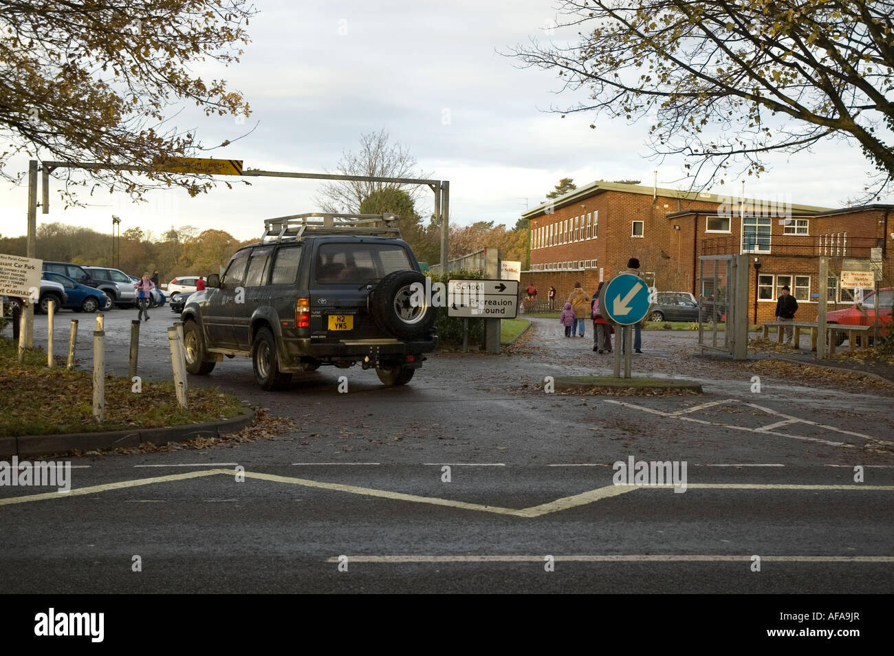 Chelsea tractor school run hi-res stock photography and images - Alamy