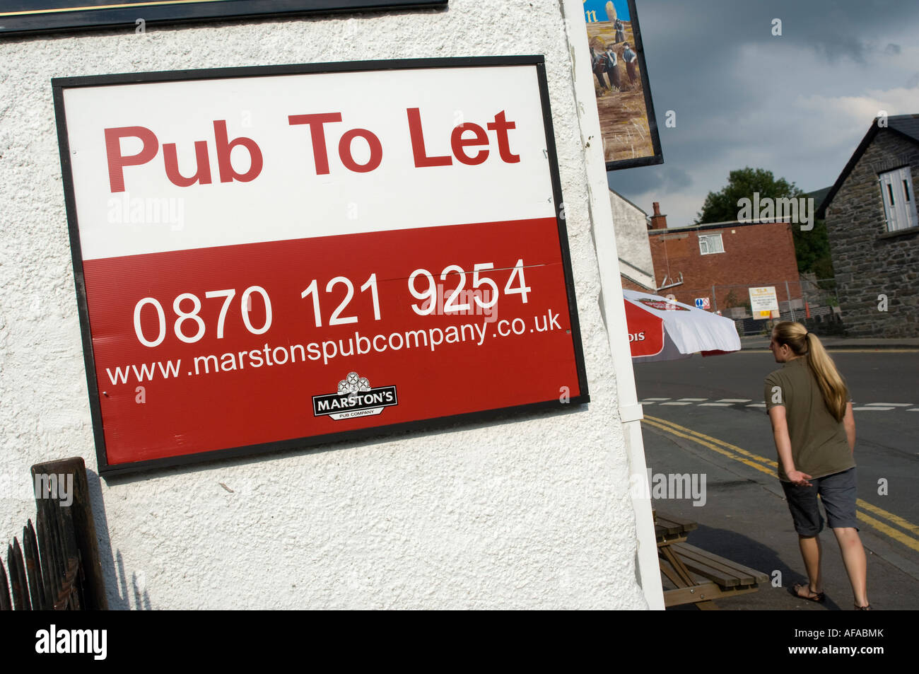 Rhayader pub hi-res stock photography and images - Alamy