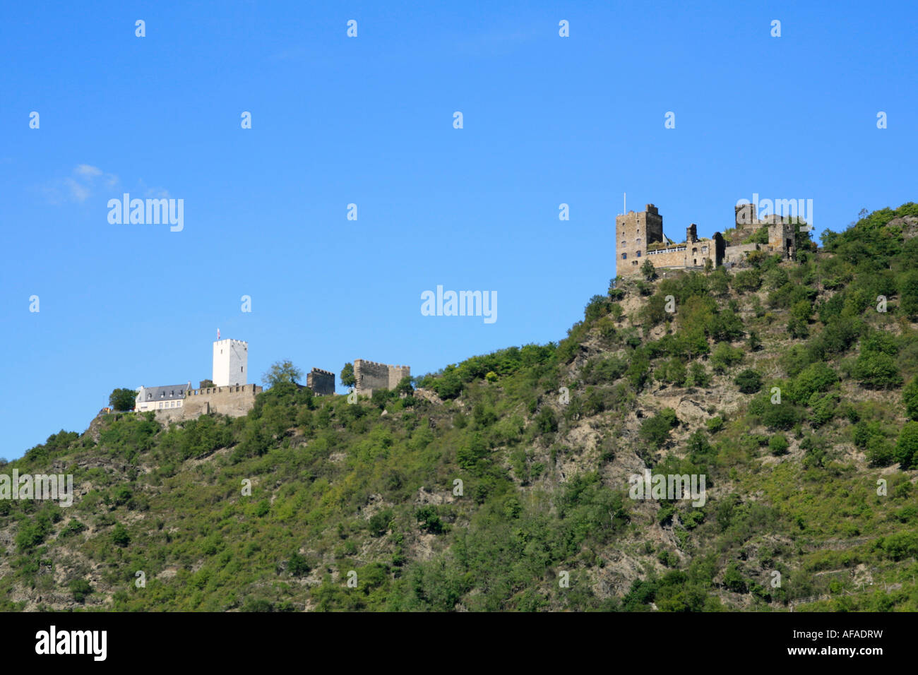 the castles Sterrenberg (left) and Liebenstein in the River Rhine ...