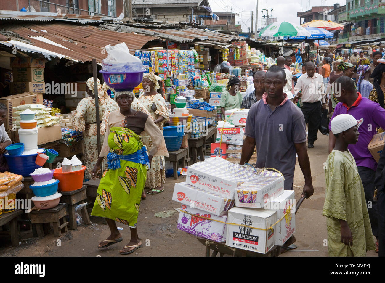 Nigeria Lagos People at marketplace Stock Photo - Alamy