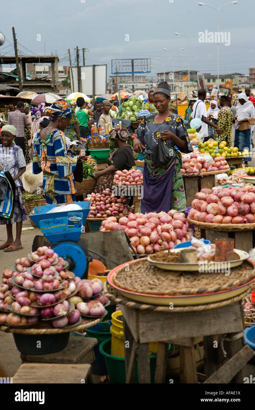 Nigeria Lagos People at marketplace Stock Photo - Alamy