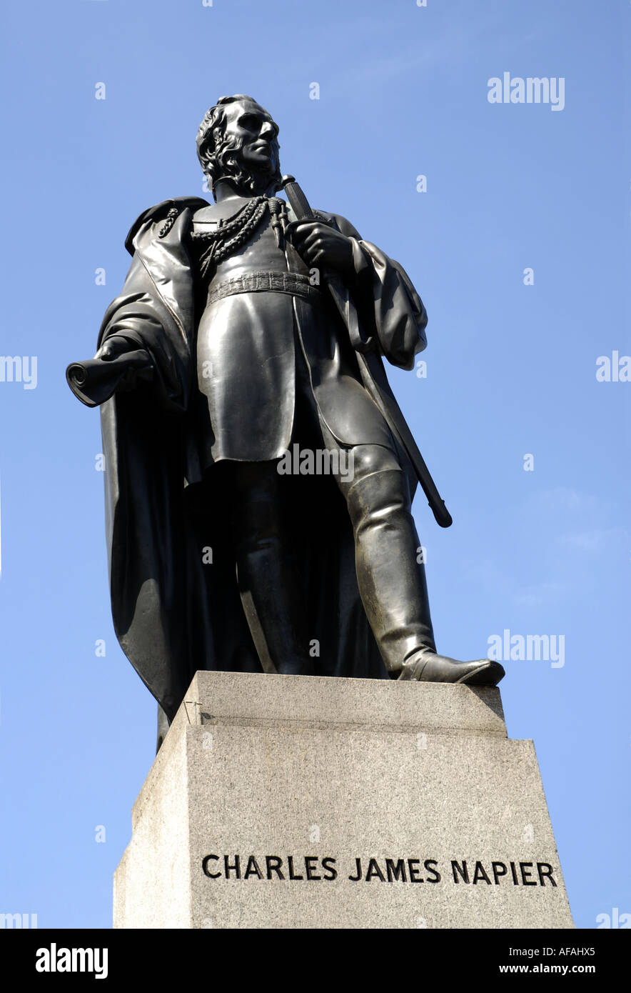 James napier statue trafalgar hi-res stock photography and images - Alamy