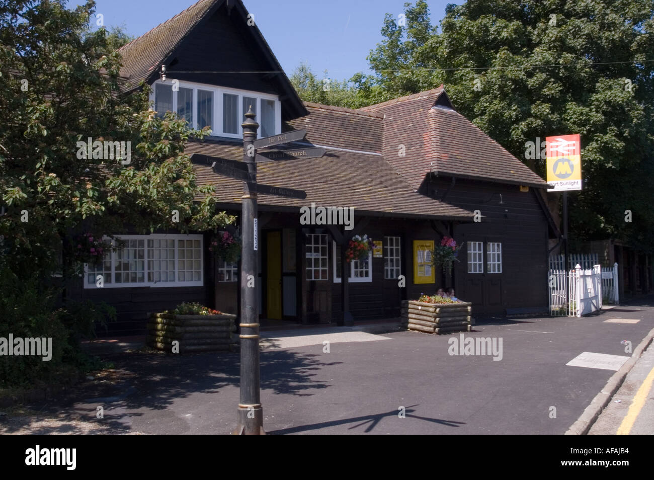 The railway station at Port Sunlight on the Wirral Stock Photo - Alamy