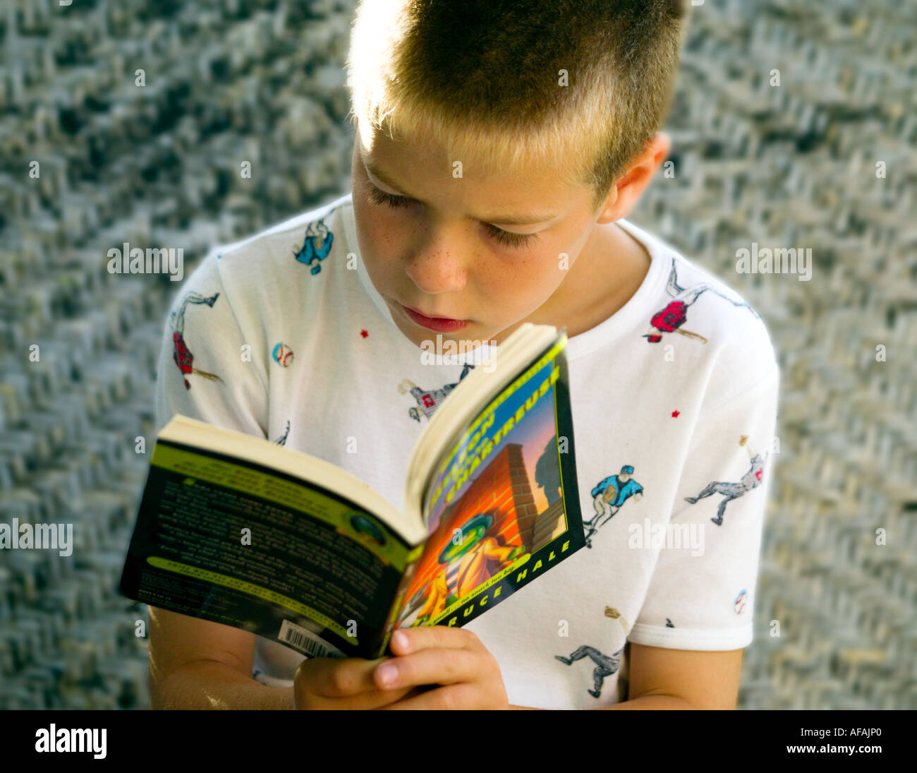 Portrait of young boy reading Stock Photo - Alamy
