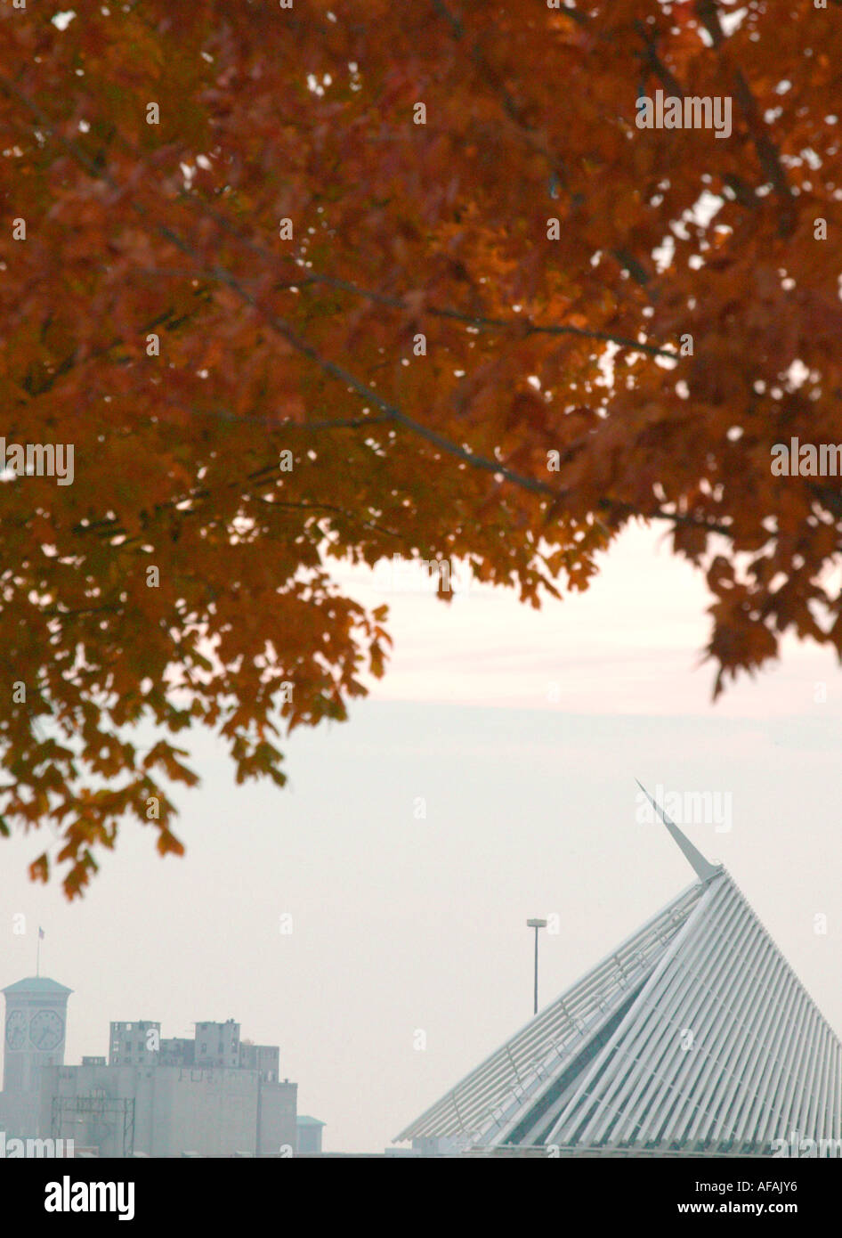 Calatrava wing of Milwaukee Art Museum and Allen Bradley building ...