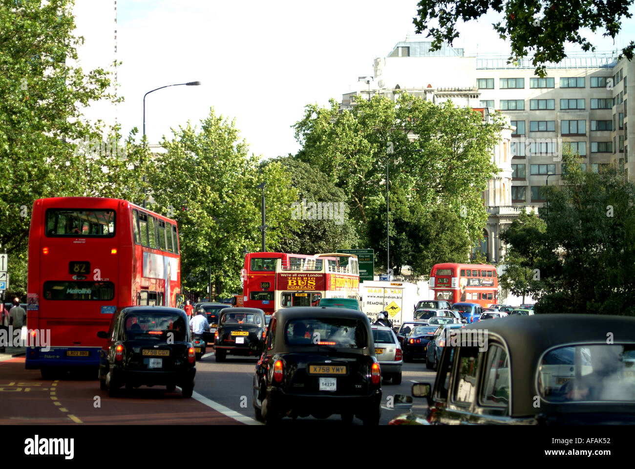 Rush hour traffic in Park Lane London Stock Photo - Alamy