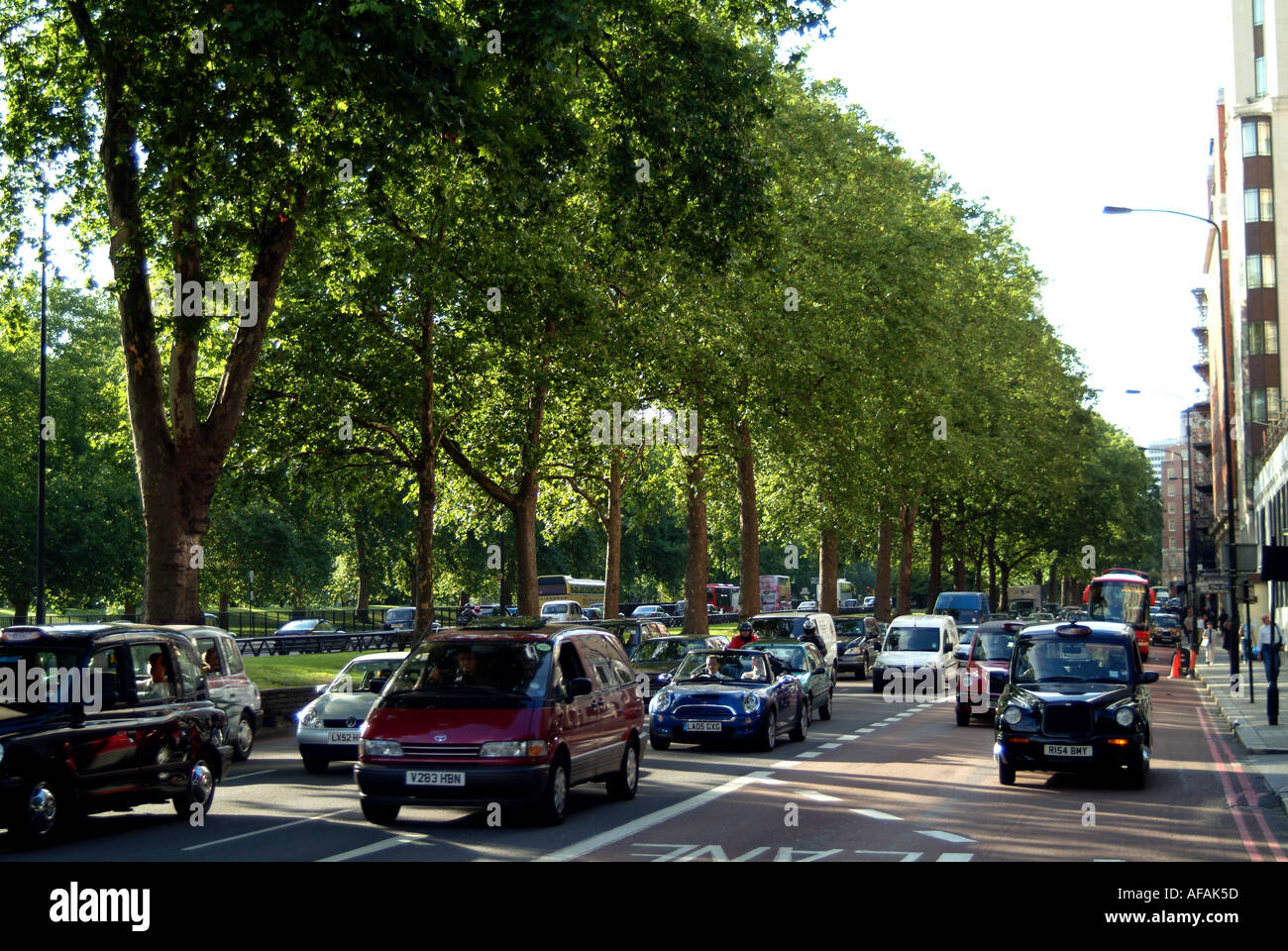 Rush hour traffic in Park Lane London Stock Photo - Alamy