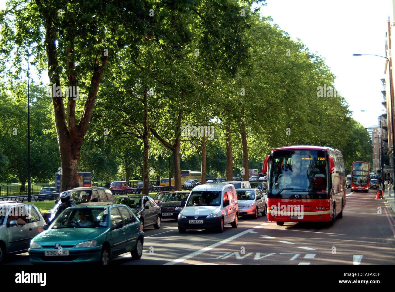 Rush hour traffic in Park Lane London Stock Photo - Alamy