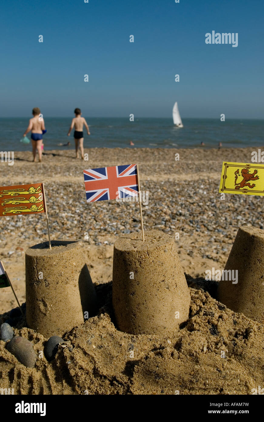 England beach sand castle flag hi-res stock photography and images - Alamy