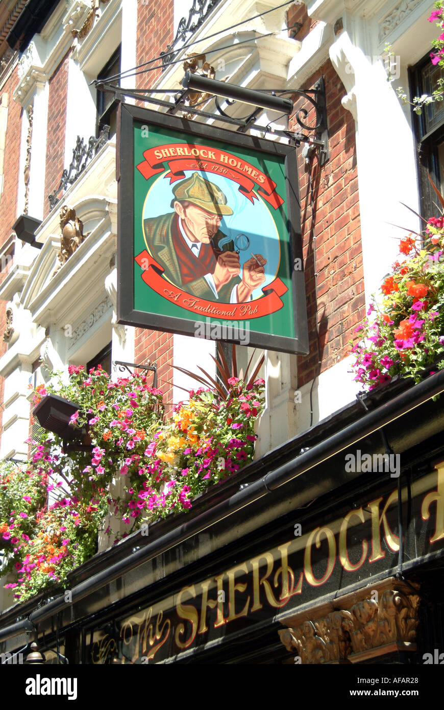 Sherlock Holmes pub London England Stock Photo - Alamy