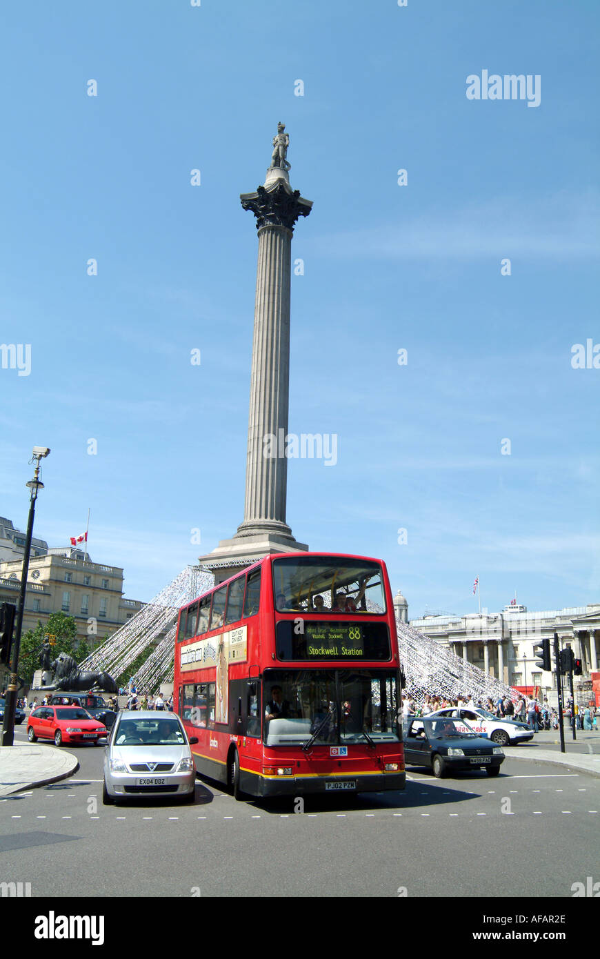 Bus in Trafalgar Square London Stock Photo - Alamy