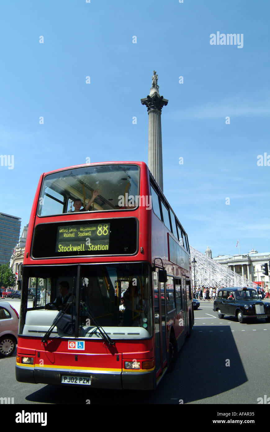 Bus in Trafalgar Square London Stock Photo - Alamy