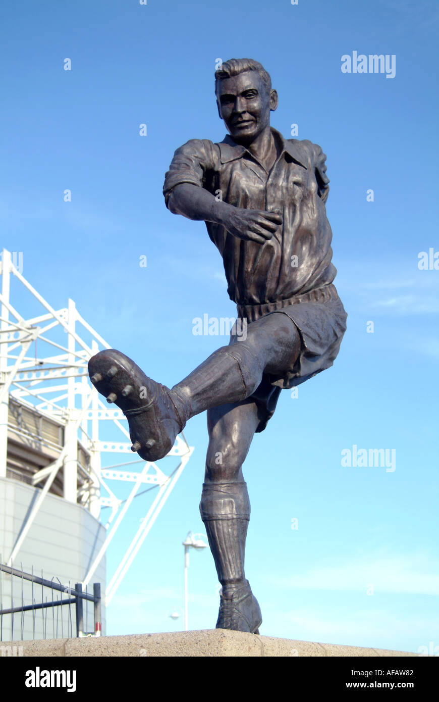 Middlesbrough Football Club Statue of Wilf Mannion The Golden Boy 1918 ...