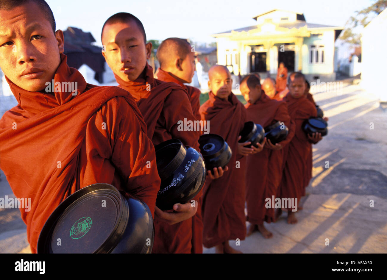 Monk begging food hi-res stock photography and images - Alamy