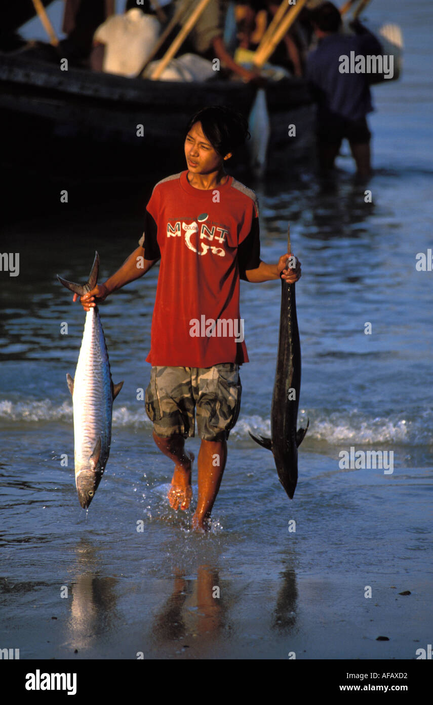 Bringing the boat in hi-res stock photography and images - Alamy