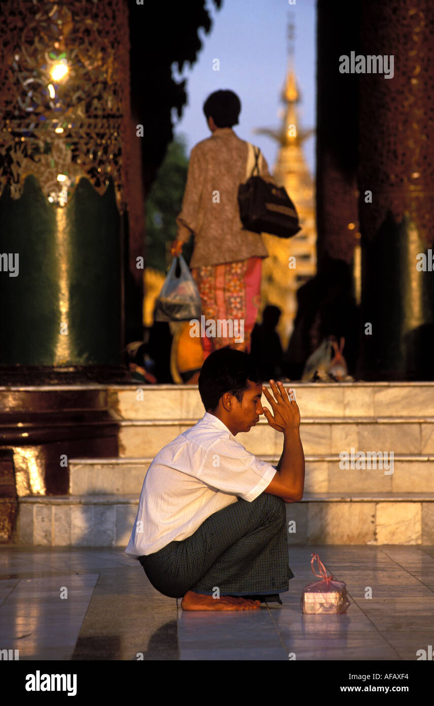 Man kneeling and praying hi-res stock photography and images - Alamy
