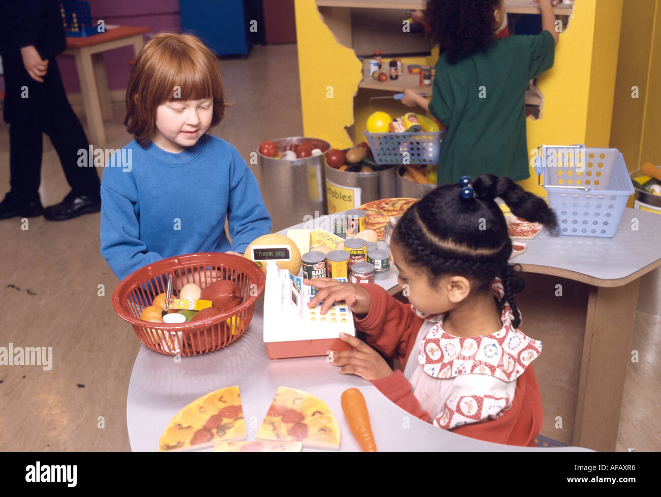 Black girls in school hi-res stock photography and images - Alamy