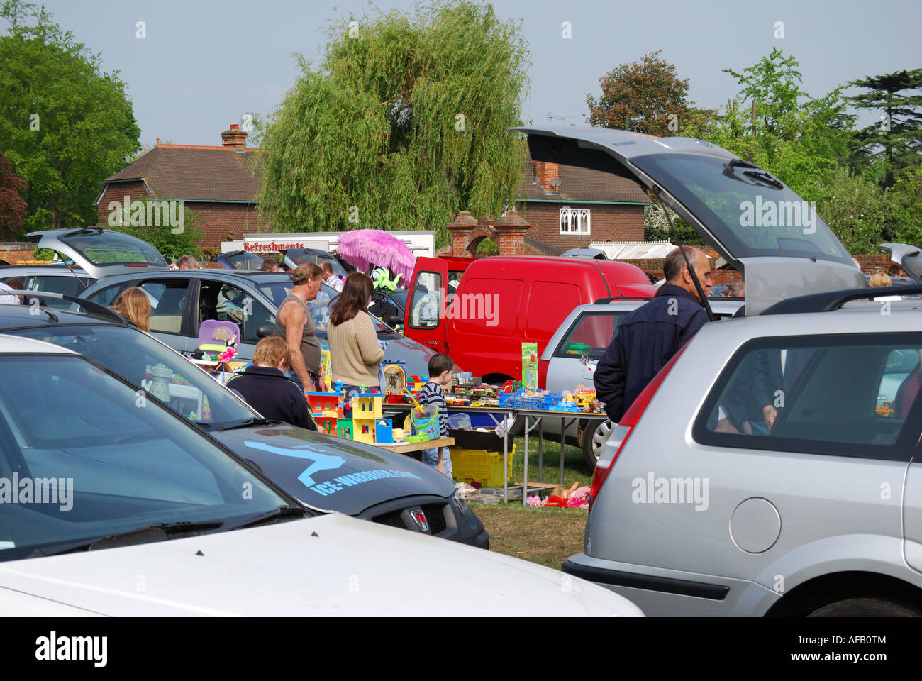 Boot fairs hi-res stock photography and images - Alamy