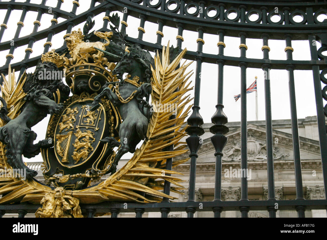 Gate at Buckingham Palace,London Stock Photo - Alamy