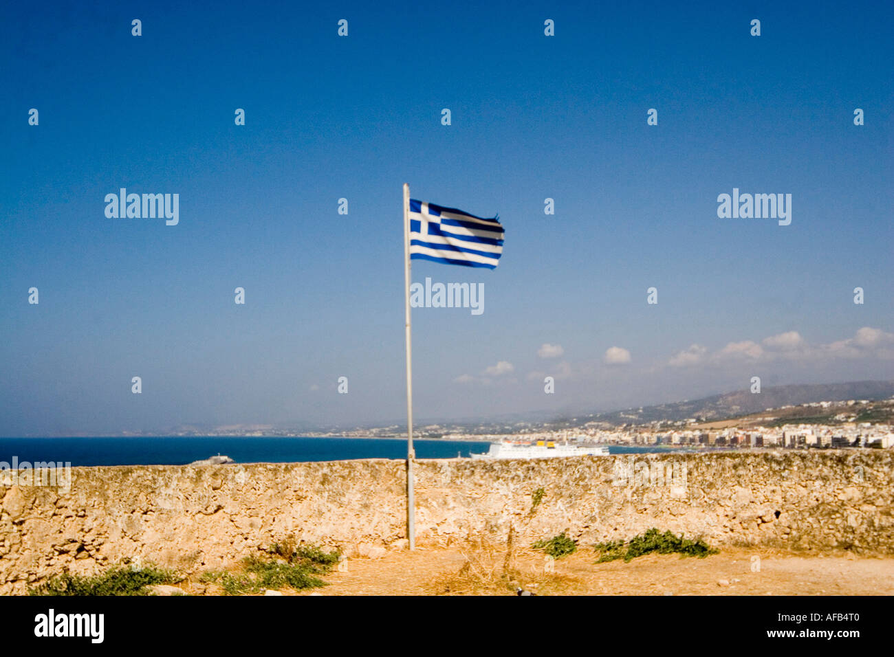 the greek flag flying at the old castle in rethymno on crete Stock ...
