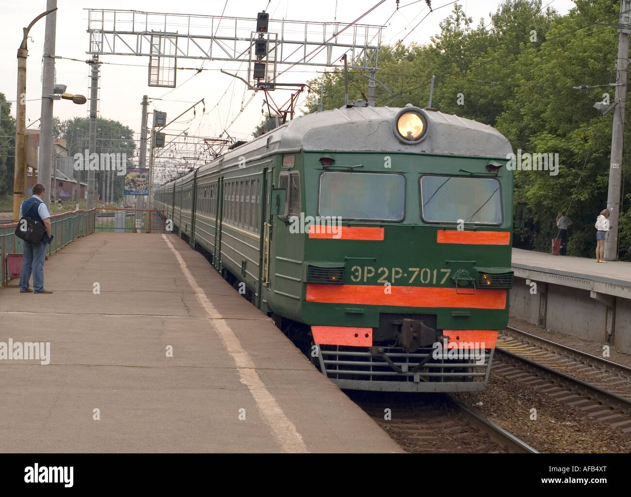 Train arrival on station hi-res stock photography and images - Alamy