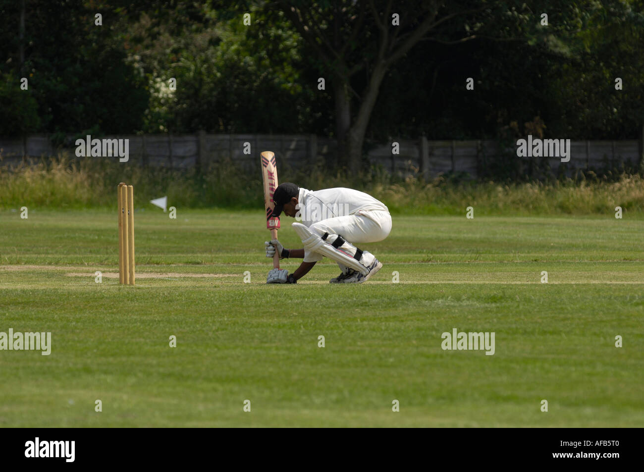 Batting crease hi-res stock photography and images - Alamy