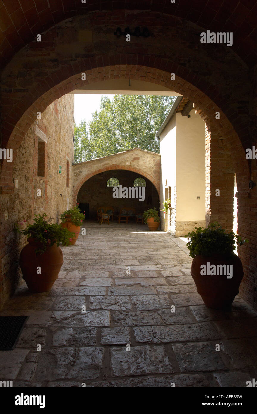 Tuscan villa courtyard Stock Photo - Alamy
