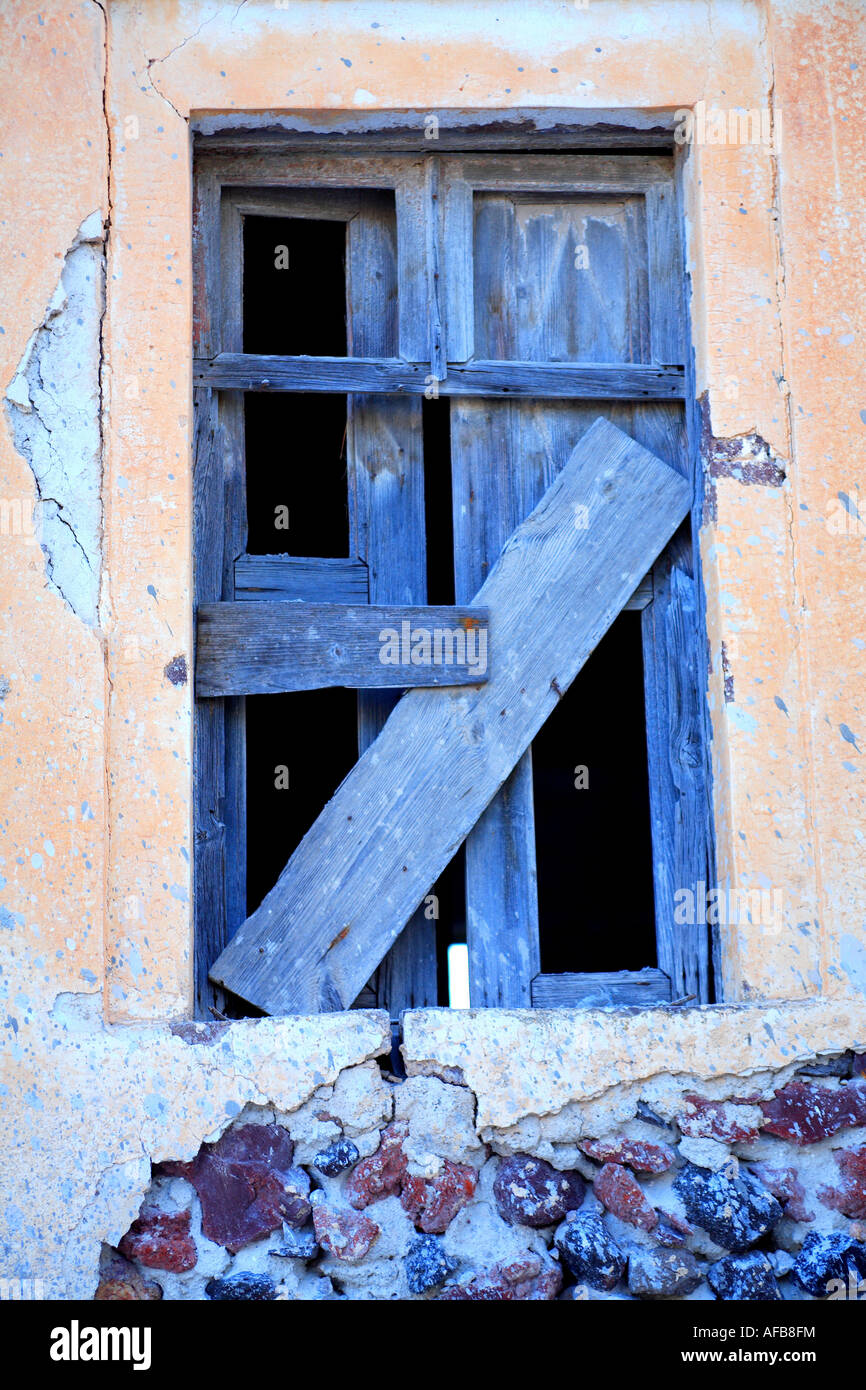 Broken shutter hi-res stock photography and images - Alamy