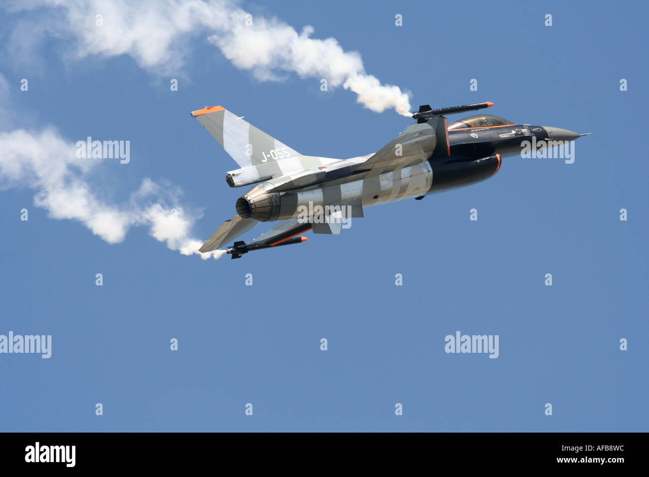 Royal Netherlands F-16 air display Stock Photo - Alamy