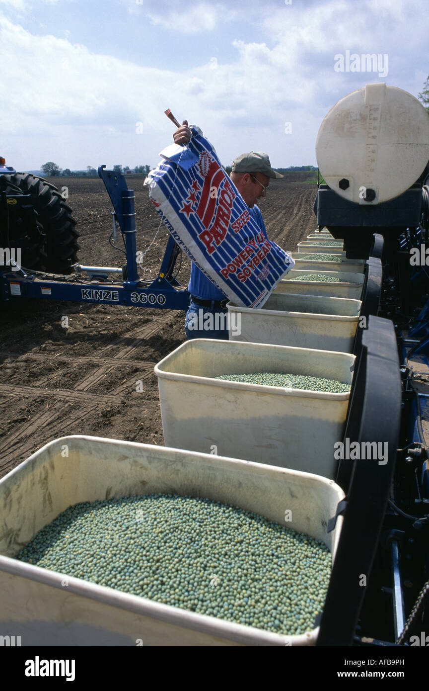 Seed hoppers hi-res stock photography and images - Alamy