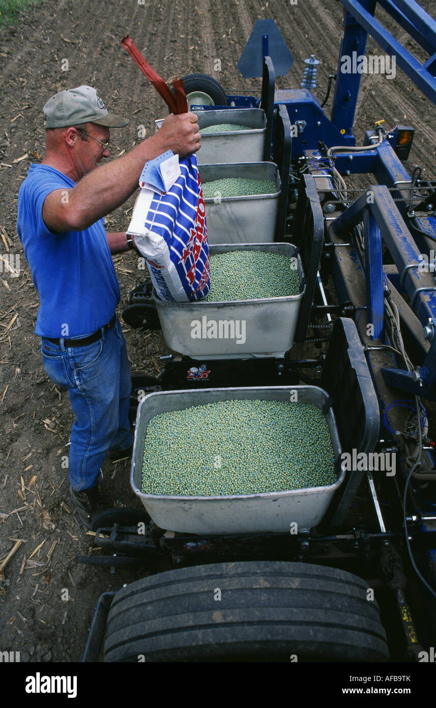 FARMER FILLING HOPPERS WITH SOYBEAN SEEDS WISCONSIN Stock Photo - Alamy
