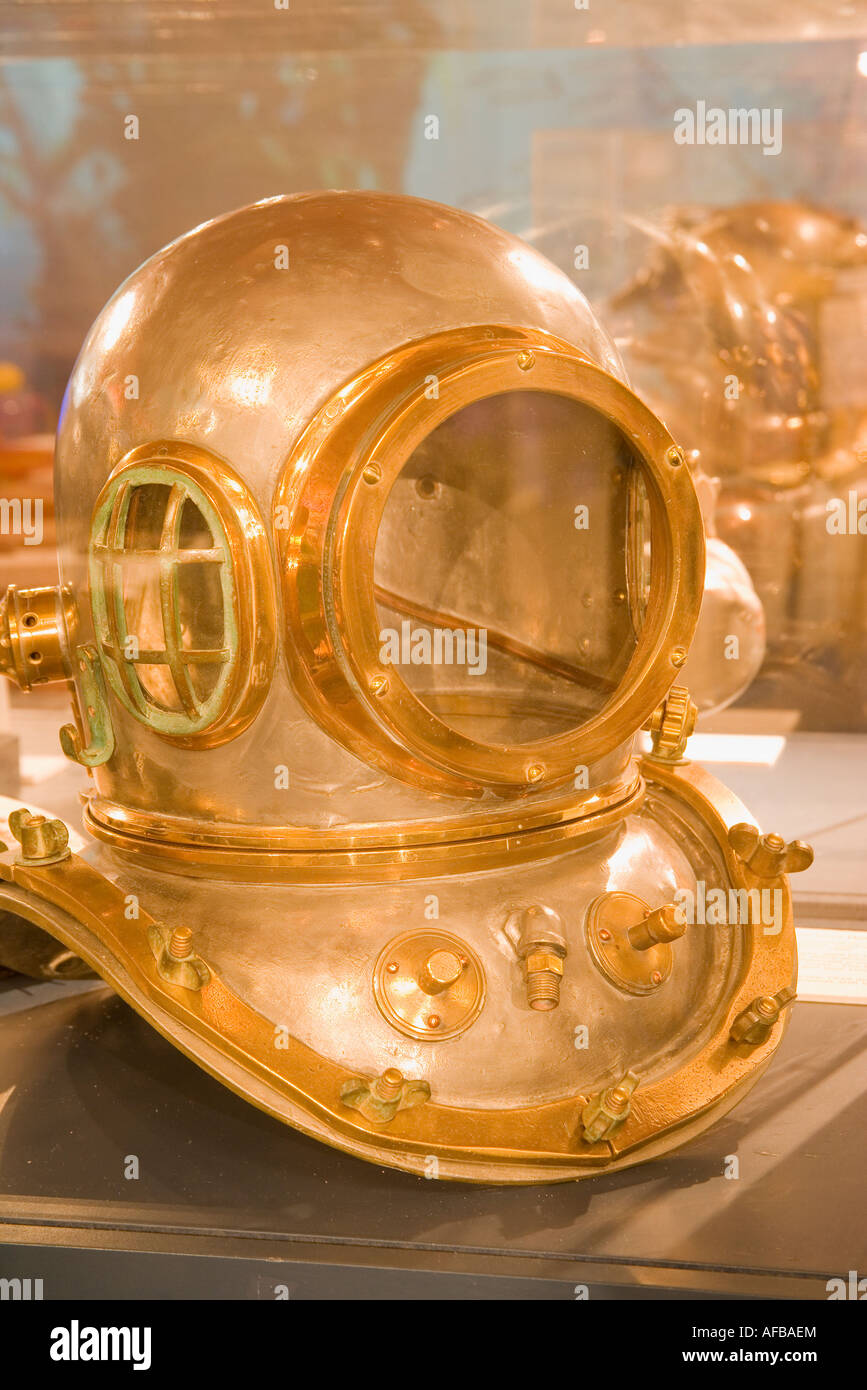 Diving helmet hi-res stock photography and images - Alamy