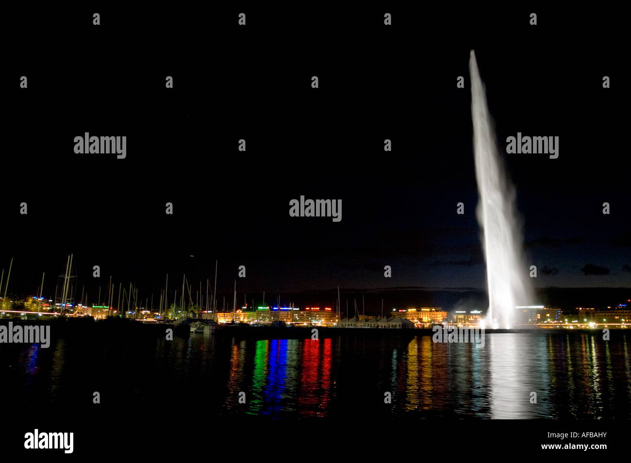 Jet d'Eau fountain in Geneve at night Stock Photo - Alamy