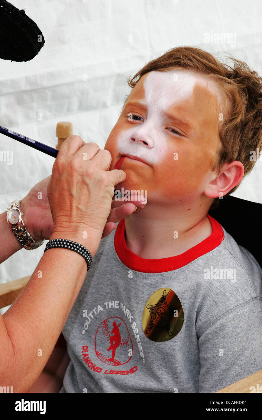 Child getting face painted hi-res stock photography and images - Alamy