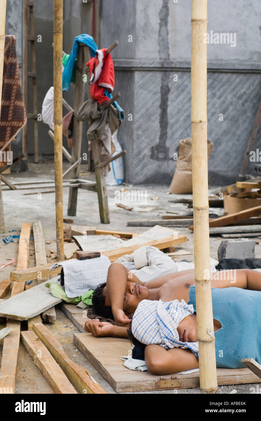 Construction workers resting hi-res stock photography and images - Alamy